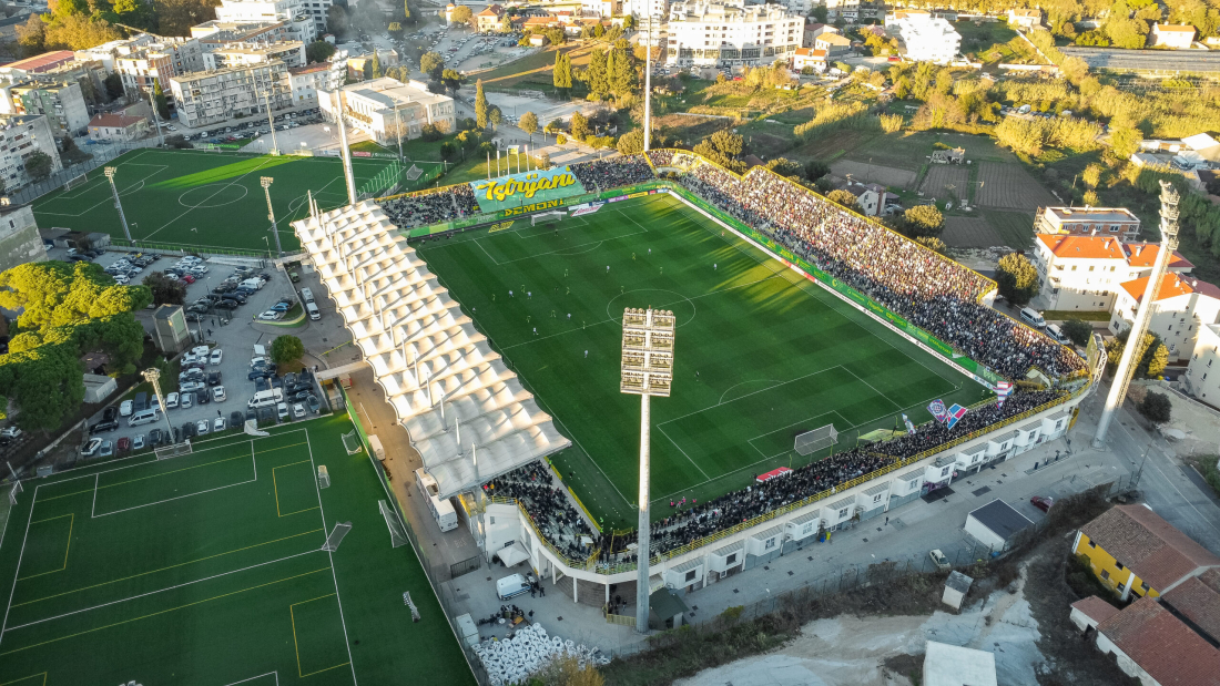 Nekada se na Drosinu dolazilo zbog Hajduka i Dinama, danas se dolazi zbog Istre 1961! PRODANO ...
