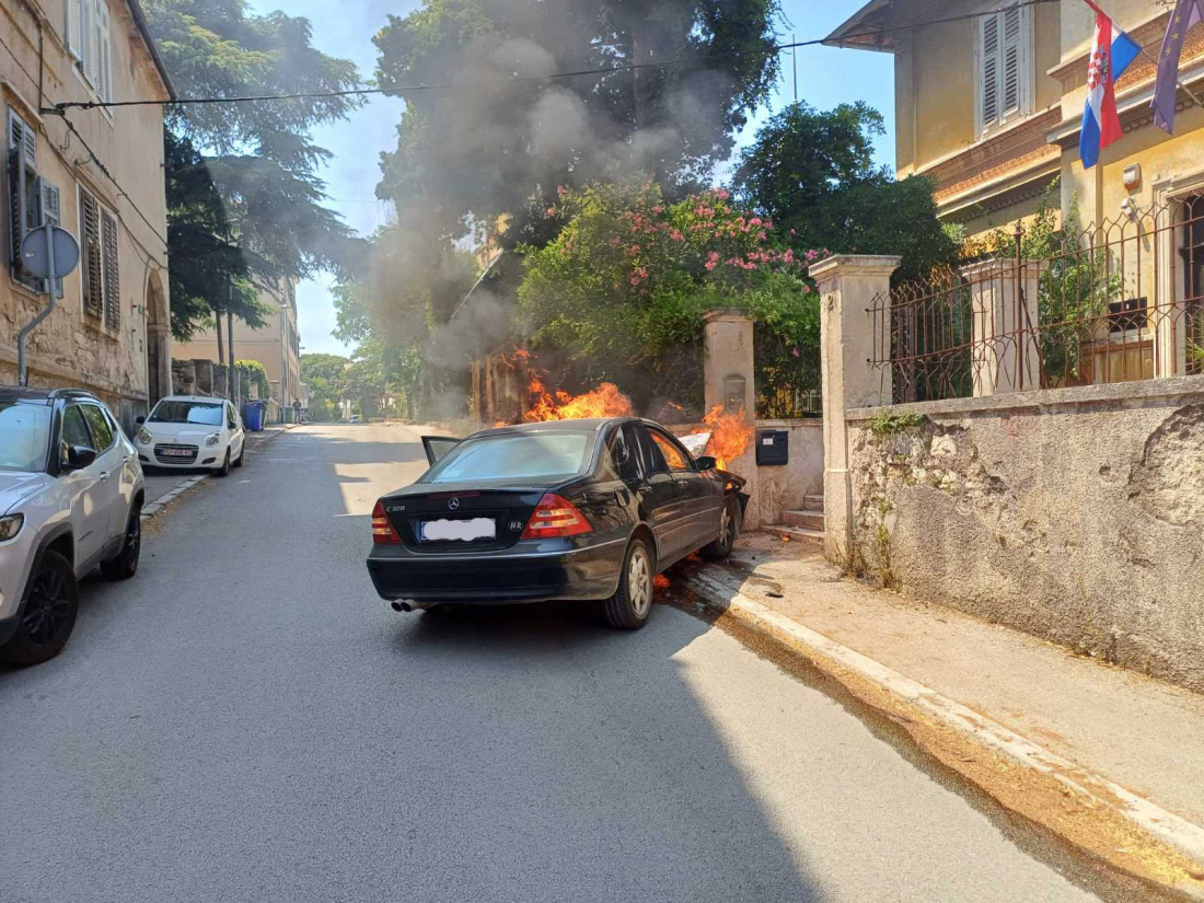 Pula: Auto planuo nakon udara u zid - IstraIN