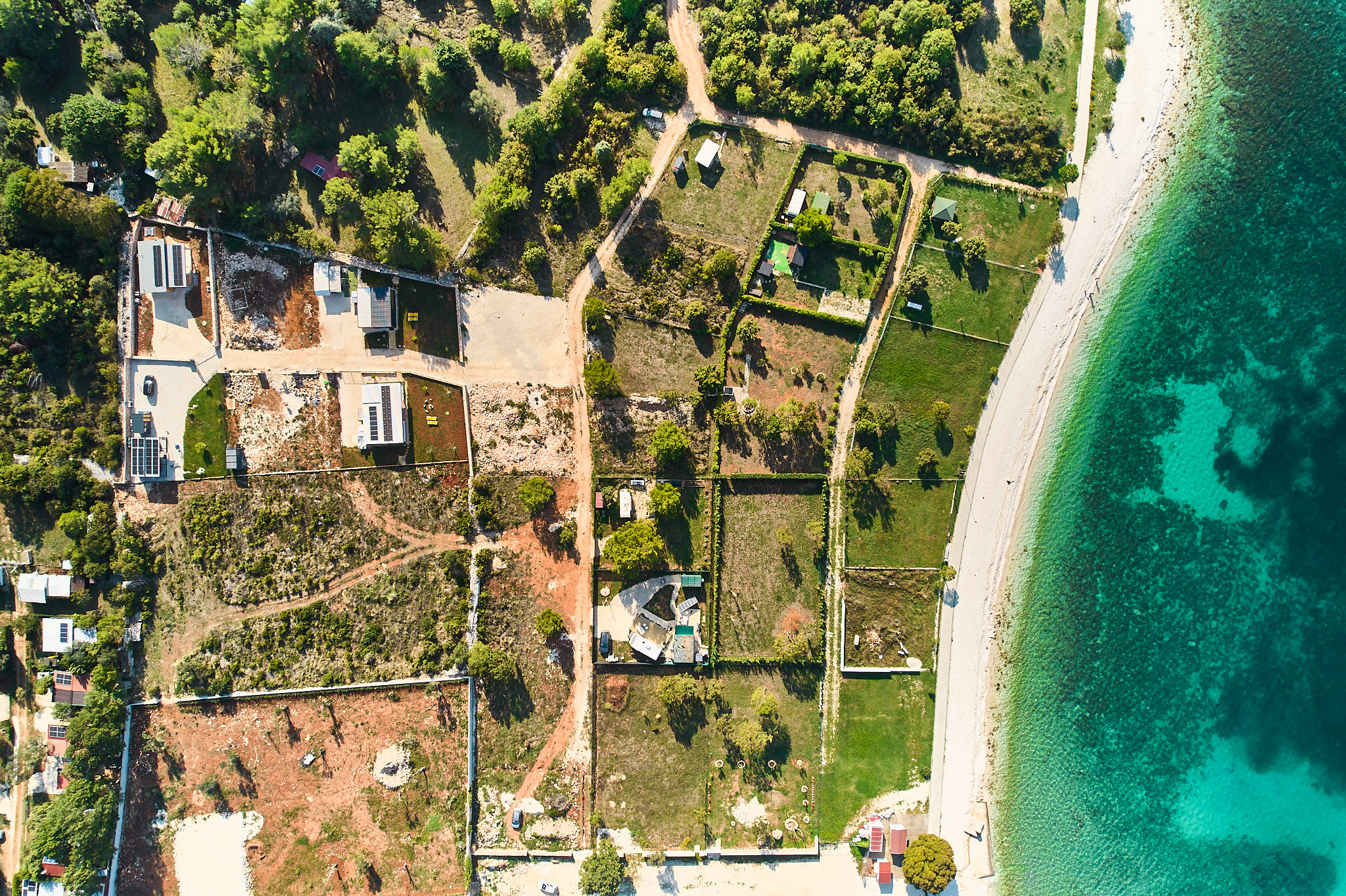 POGLED IZ ZRAKA Sve što vidite na fotografiji je BESPRAVNO sagrađeno ...