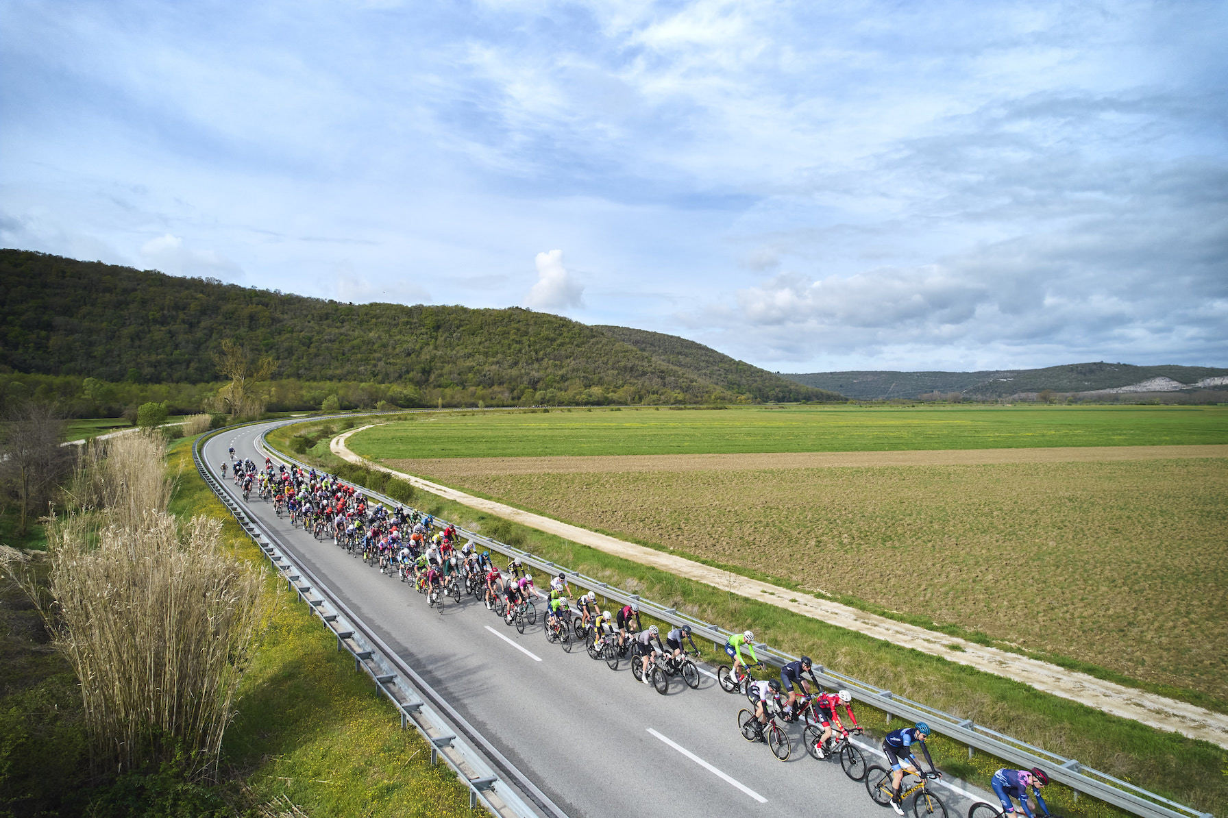 VIŠE OD 700 BICIKLISTA IZ 25 ZEMALJA Laura Šimenc i Johnny Hoogerland ...
