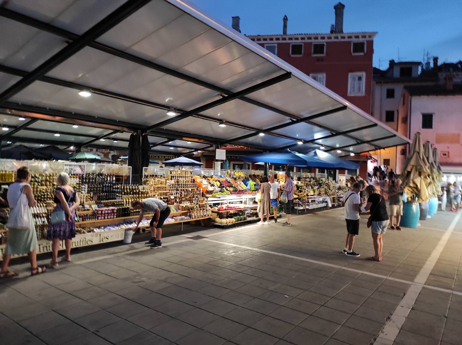 ROVINJSKA I DALJE NAJSKUPLJA! Visoke cijene voća i povrća na tržnicama ...