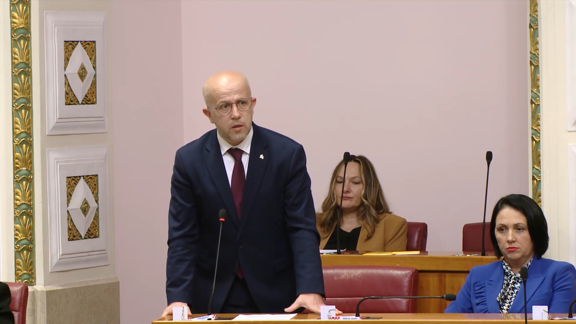Daus: Država gdje treba graditi, ne gradi, a gdje bi trebala rušiti, ne ...