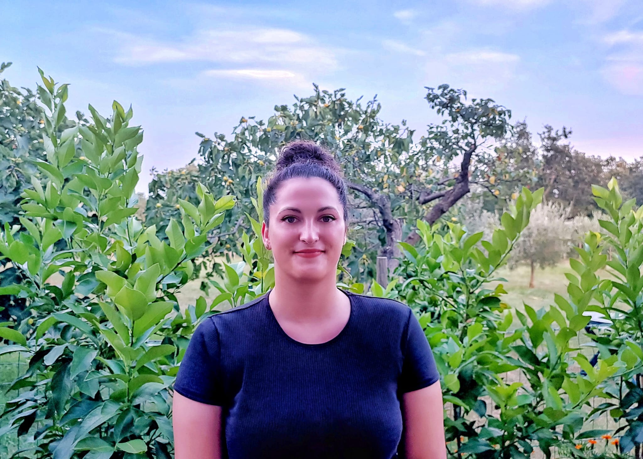 Priska iz Umaga ručno cijedi sokove od svježeg voća i povrća LOKALNA ...