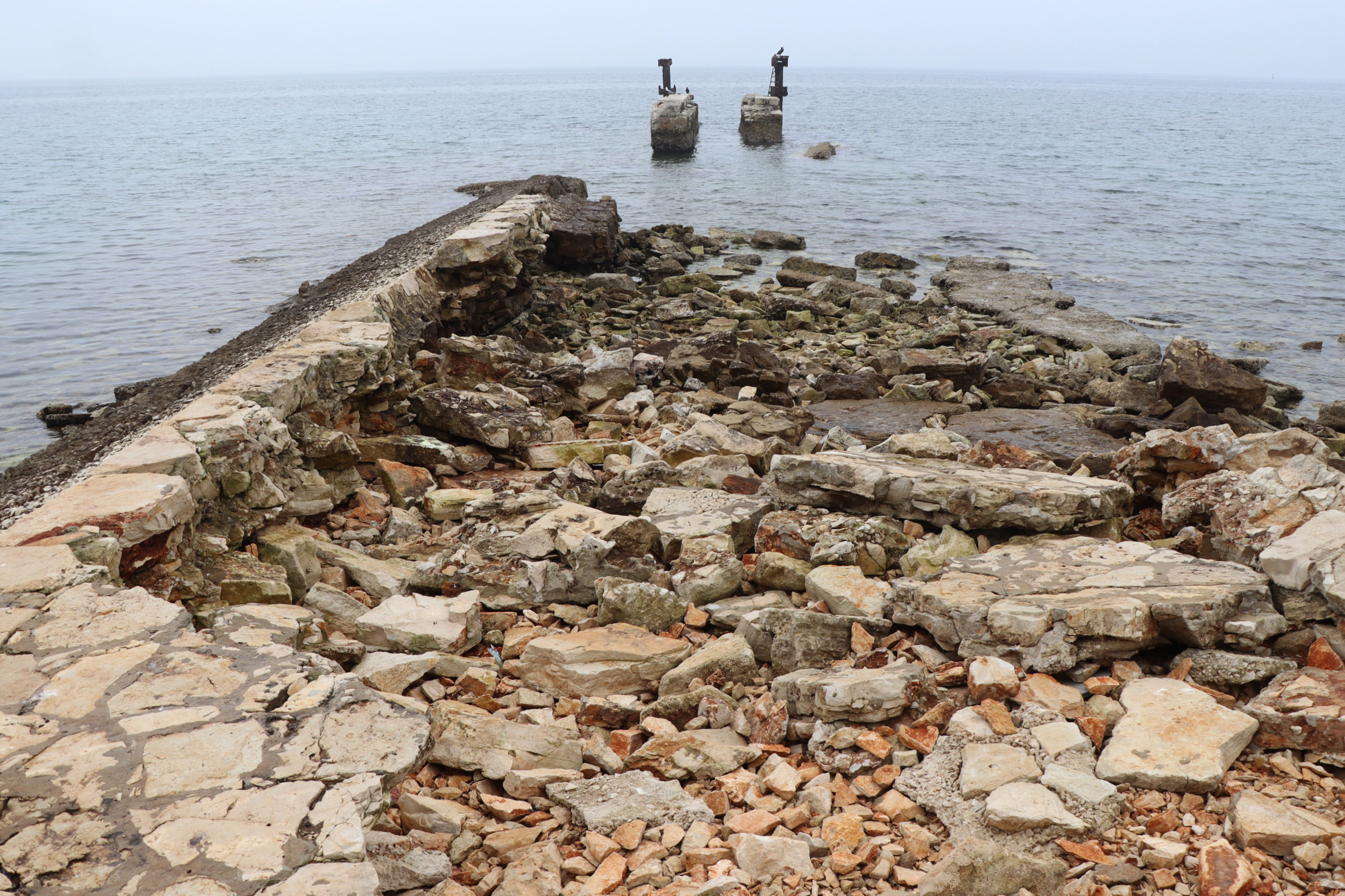 Na plaži Martulina u Peroju započela rekonstrukcija derutnih ...