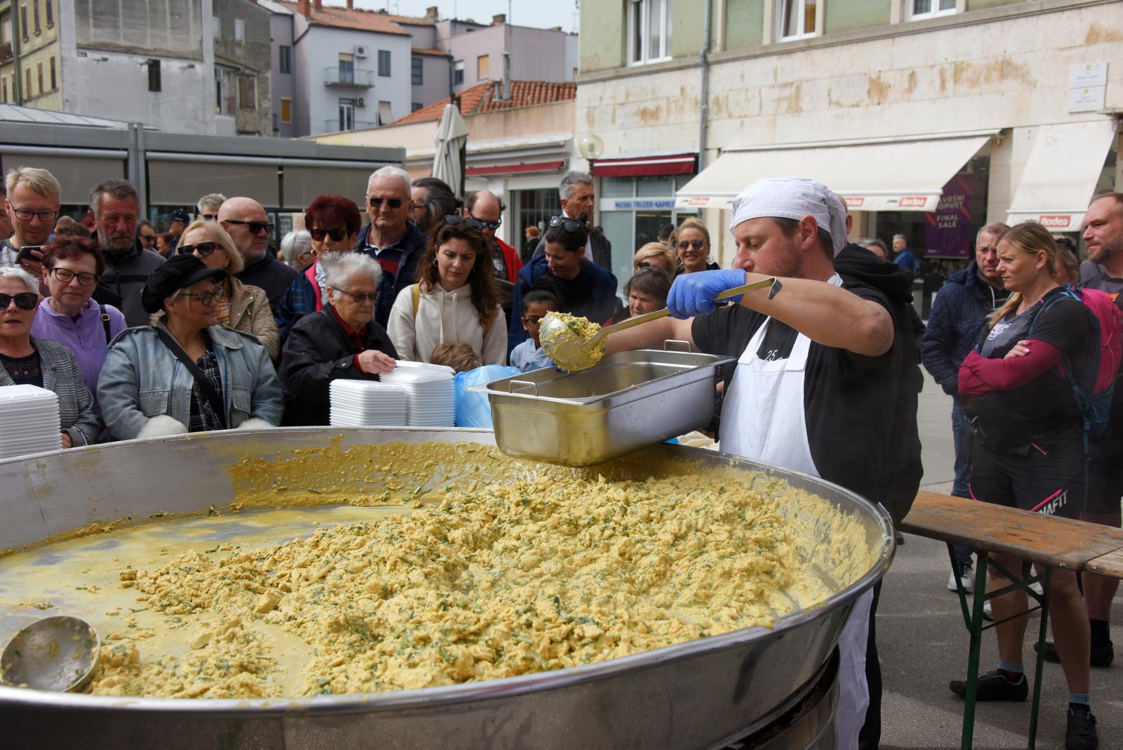 TRADICIONALNA FRITAJA U Puli pripremljeno 600 porcija šparoga s jajima ...