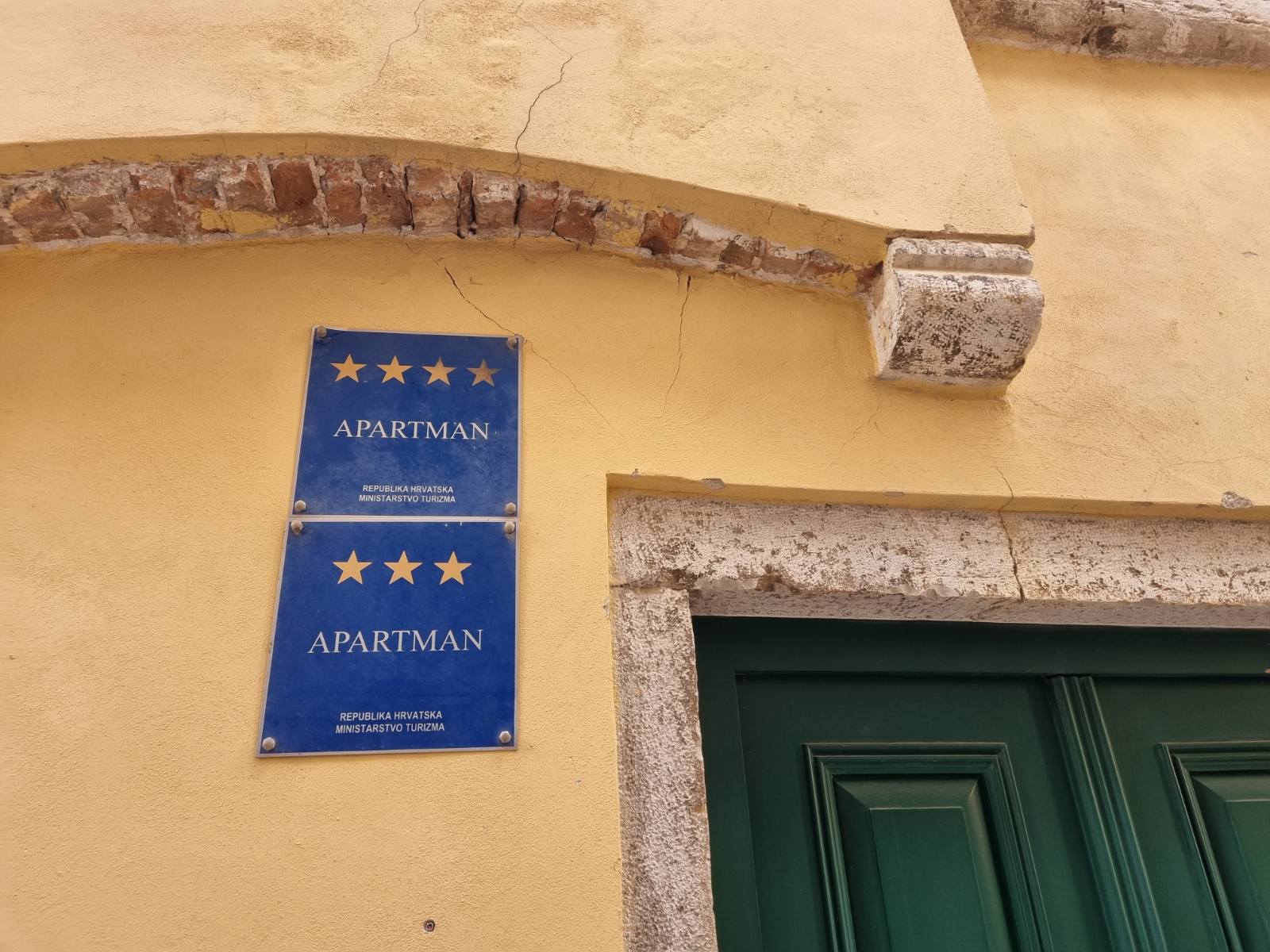 TURIST PREVARANT Pokušao platiti smještaj krivotvorenim novcem - IstraIN