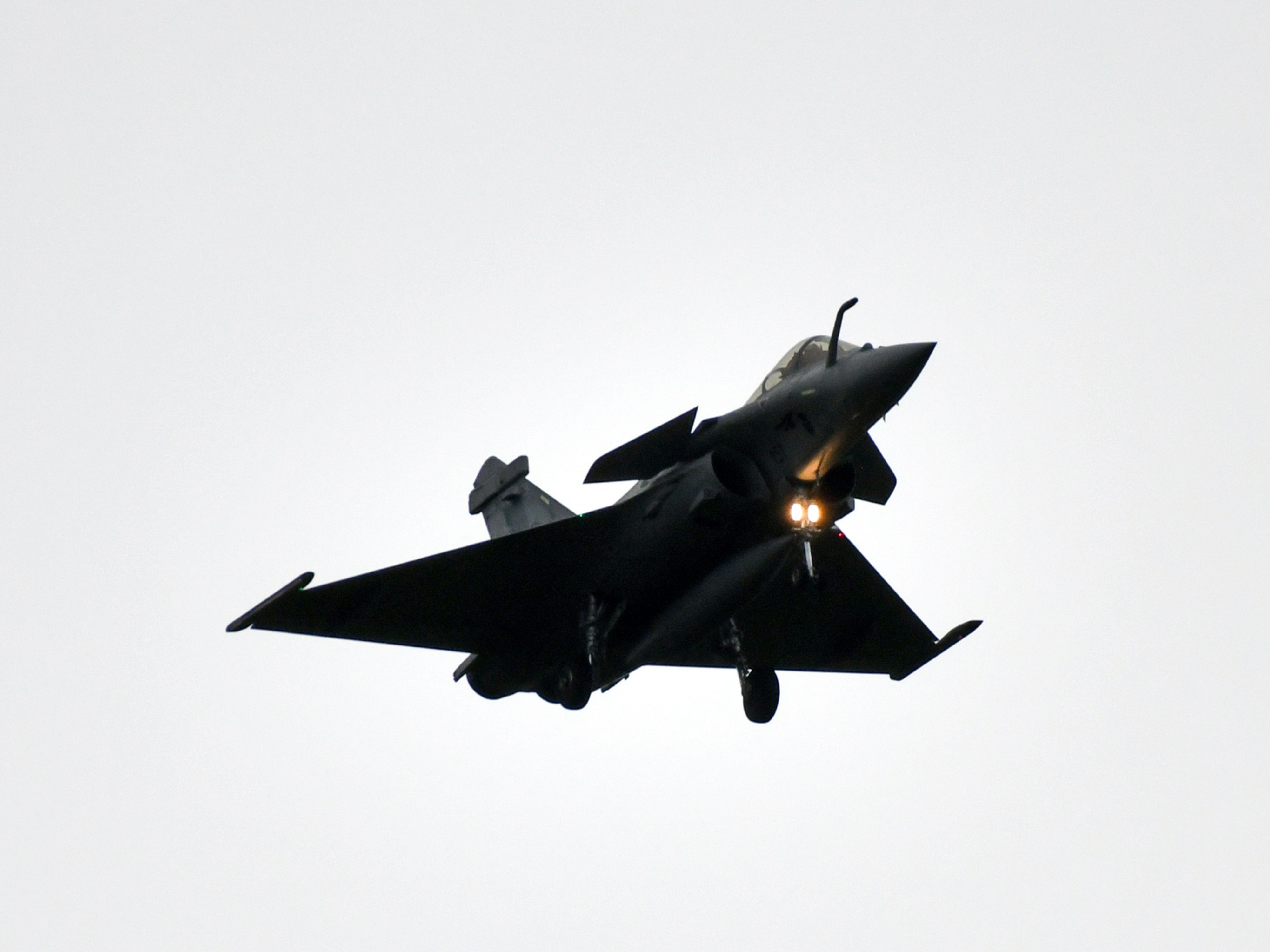 Borbeni avion Rafale u niskom preletu oduševio Istrijane - IstraIN